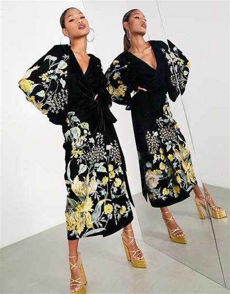 Asos Edition Midi Wickelkleid Aus Schwarzem Samt Mit Chintz Stickerei