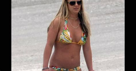 8 Hot Sexy Louane Emera Bikini Pics
