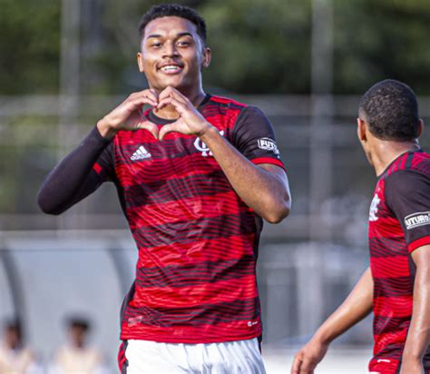 Flamengo Sub 17 goleia o Ceará na Gávea e assume a segunda colocação do