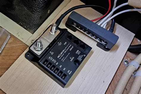 12v Guru Using A Shunt To Get Accurate Battery Readings Caravan World Australia