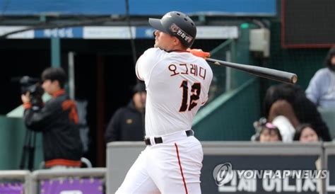 한화 결국 오그레디 방출개막 두 달 만에 투타 모두 교체종합 파이낸셜뉴스
