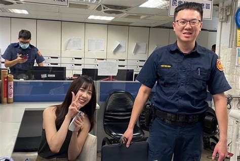 女子搭車外出遺忘筆電 熱心警積極訪查計程車找回筆電