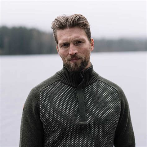 Robin M Low Half Zip Tufte Wear