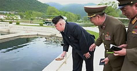 북한 김정은 신창양어장 시찰환한 표정