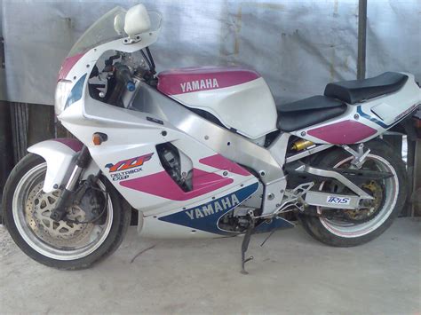 Yamaha Yamaha YZF 750 R Moto ZombDrive
