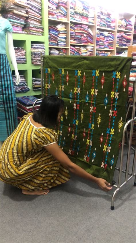 ယွန်းရွှေနွယ် ချည်ထည် ပိုးထည် နှင့် မြန်မာဝတ်စုံ Home