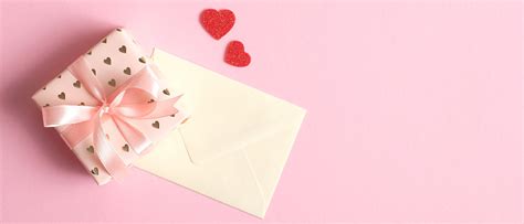 선물 상자 러브 레터와 마음 발렌타인 데이 배너 템플릿입니다 사랑과 로맨스 개념 플랫 레이 미니멀 한 스타일 0명에 대한 스톡 사진 및 기타 이미지 Istock