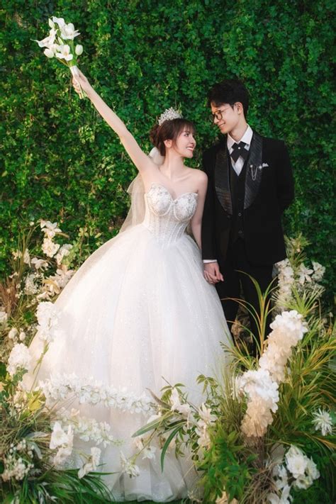 Ngân Sát Thủ tung ảnh cưới nét căng với chồng sinh năm 2003