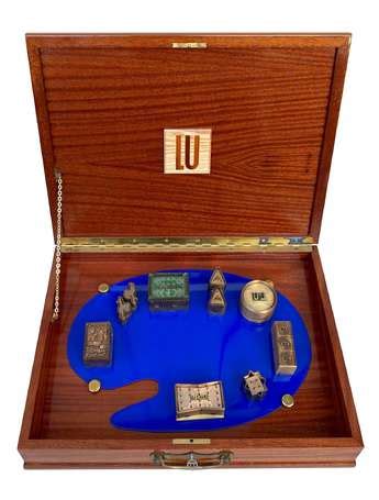 LU Lefèvre Utile Luxueux Coffret de Présentation en acajou contenant découpoirs à Biscuit