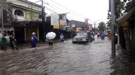Banjir Kepung Semarang Di Hari Terakhir 2022 Nasional Tempo Co