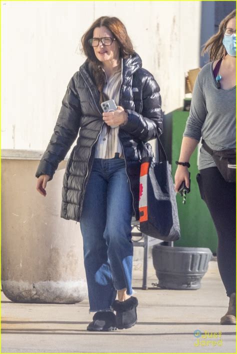 Photo Joe Locke Shares Laugh With Ali Ahn While Leaving Agatha Set 02