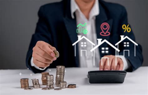 사업가는 동전과 금융 부동산 아이콘으로 주택 투자를 계산하고 부동산 금융 저축 및 모기지 계획을 상징합니다 Roi 주택 융자 가격에 대한 스톡 사진 및 기타 이미지 Istock