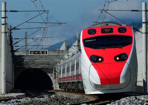 自強號普悠瑪列車新溪口隧道北端 Pinocchio Cph Flickr