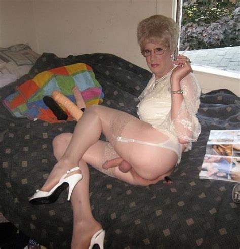 36 Mature Tv And Cd Photo 13