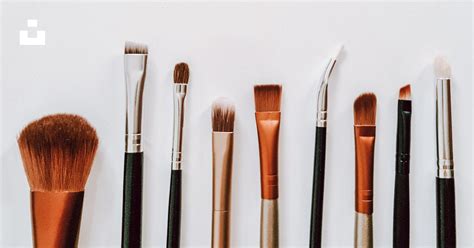 Brown And Silver Makeup Brush Set Photo Free Brushes Image On Unsplash
