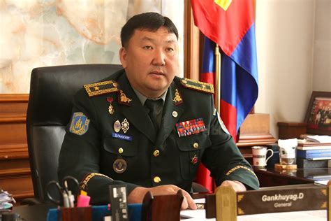 Д Ганхуяг Наадмаар морины сэрвээний хэмжилт болон шүдэлгээг камерын өмнө нээлттэй явуулна