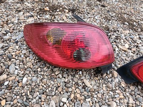 Ляв и десен стоп за пежо 206 Peugeot 206 Фарове Стопове Мигачи Резервни части консума