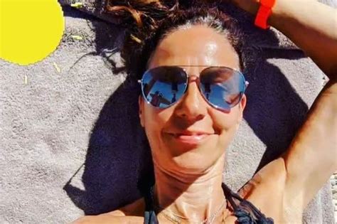 Countryfile S Julia Bradbury Tells Skinny Shammers She S Been Eating Chips In Her Bikini