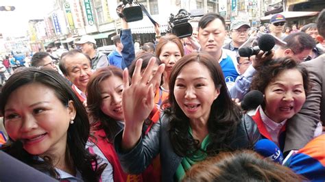 謝龍介牽手佳芬與韓國瑜夫人佳芬姊麻豆菜市場拜票民眾熱情歡迎握手拍照揪感心 Youtube