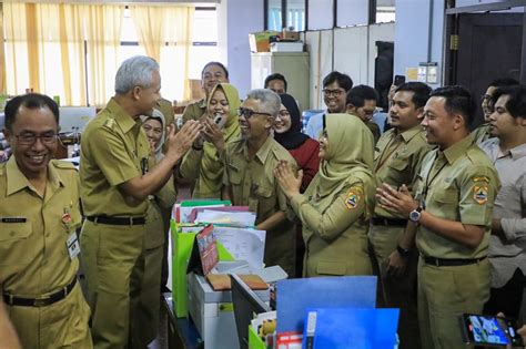 Sambangi OPD Ganjar Kejutkan ASN Jateng Saya Pamit Dan Titip Jaga Integritas Ya Siasat