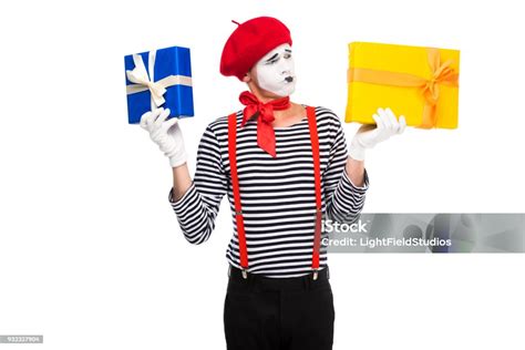 찡그린 Mime 흰색 절연 하는 선물 상자를 들고 검은색에 대한 스톡 사진 및 기타 이미지 검은색 공연 공연자 Istock