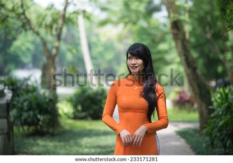 Beautiful Vietnamese Girl Traditional Dress Ao写真素材233171281 Shutterstock