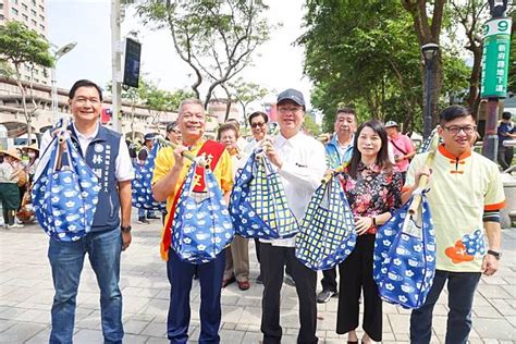 新北義民祭 外賓挑擔鮮體驗 中華日報 Line Today
