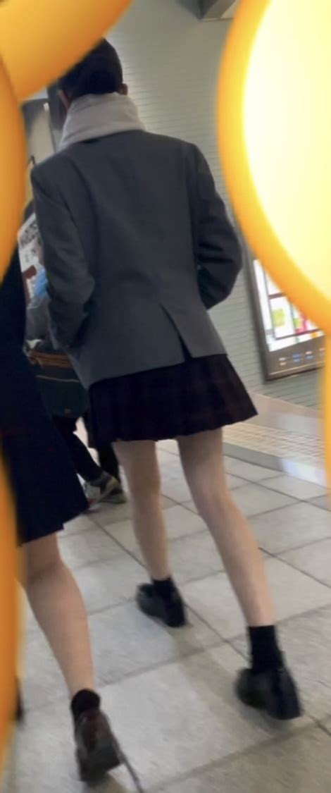 【逆さ】激カワミニスカ制服jkを逆撮！！えっちな美脚jk 神選抜