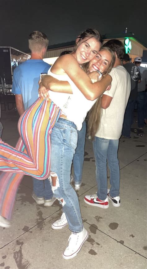 Best Friend Pose Best Friend Poses Friend Poses Best Friend Pictures