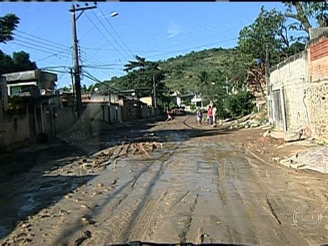 Vídeo Moradores De Rua Em Belford Roxo Pedem Asfalto Rj1 G1