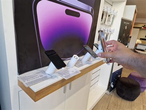 8 Factors To Consider When Choosing Anti Theft Devices For Store Displays