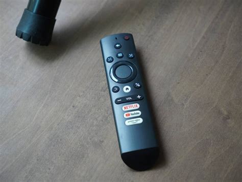 Review Lumos Auro V2 Home Cinema Short Throw Projector Tech Jio