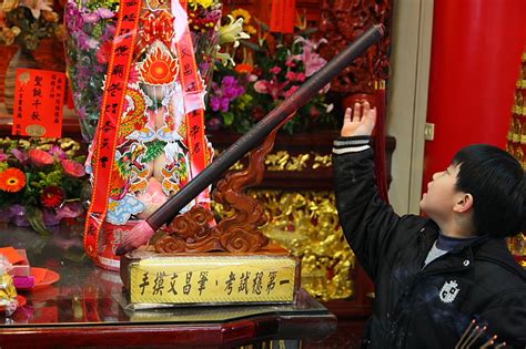 宜蘭五結四結福德宮12樓高的土地公大神像 佑佑皮皮 in udn 網誌 udn部落格