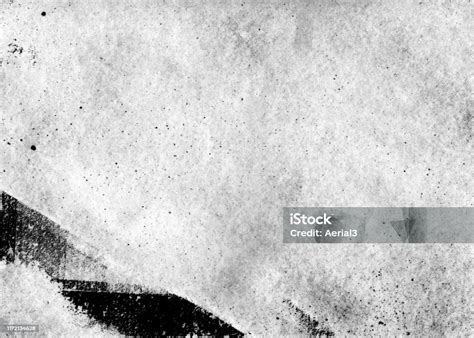 검은 색 페인트 스트로크가있는 종이의 질감 어두운 질감의 벽 표면 배경 0명에 대한 스톡 사진 및 기타 이미지 0명 거친 거친 필름 효과 Istock
