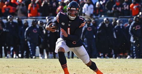 Ryan Poles Doesnt Expect Justin Fields To Need To Run As Much In 2023