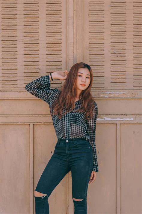 Aggregate 154 Jeans Top Me Pose Super Hot Nanoginkgobilobavn