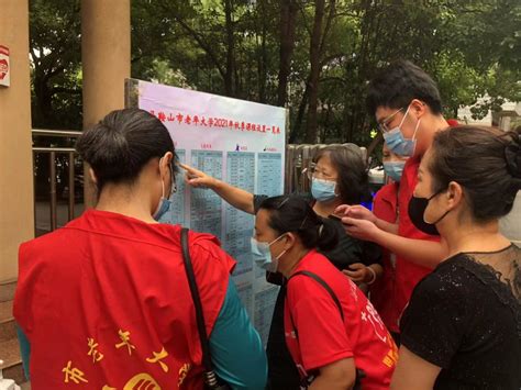 智慧助老让老年人跨越“数字鸿沟”——马鞍山市老年大学“智在生活·乐享银龄”志愿服务项目简介