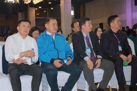 АН ынхан Х Баттулгын бэлтгэсэн “социалист” маягийн мөрийн хөтөлбөрийг баталчих шиг боллоо