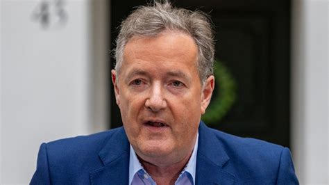 Piers Morgan Bröt Benet Och Behöver Ny Höft Skyller På Donald Trump