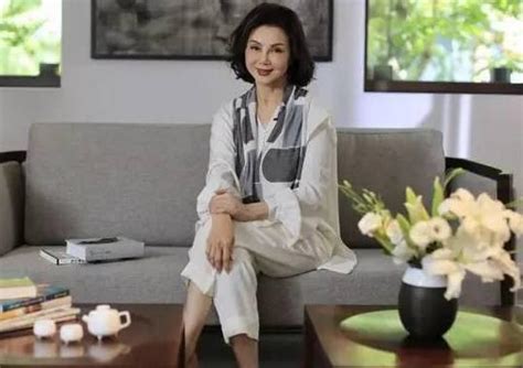 她6歲出演瓊瑤劇爆紅，嫁入豪門生五個孩子，卻還是被趕出家門 每日頭條