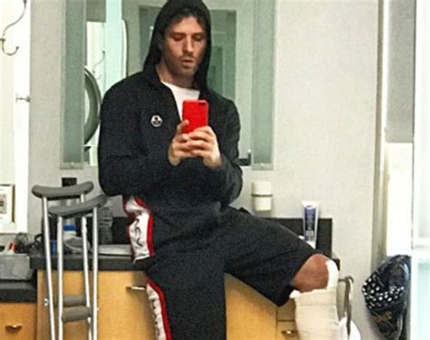 Rayan Phillippe Porta Ancora Il Gesso Gossip