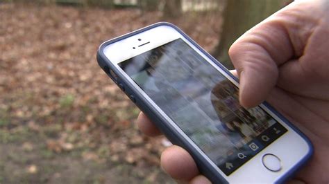Er Gaan Naaktfoto S Rond Van Jouw Kind Wat Doe Je Als Ouder Omroep