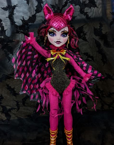 I Did A Little Photoshoot With My Freak Du Chic Draculaura My First