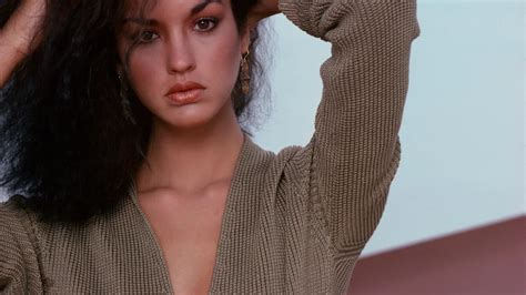Iconic 80s Supermodel Janice Dickinson 70 Turns Heads With Leggy