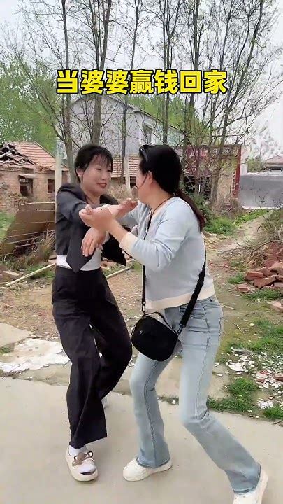 两个强盗儿媳妇😂 婆媳搞笑 婆媳日常 相亲相爱的一家人 看一遍笑一遍 Youtube