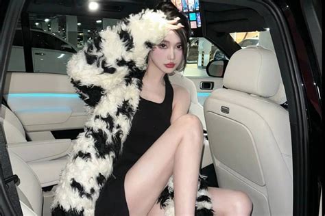 毛绒外套新春穿搭，南方小姐姐为你演绎不一样的新风向！高清美女