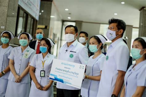 Photo Gallery พยาบาล 3 รพ แห่ขอบคุณ “อนุทิน สาธิต” ช่วยดันเป็น ขรก