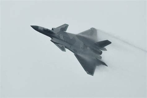 分析師指中共殲 20戰機年產量提高 總量恐已超越美國F 22戰機 自由軍武頻道