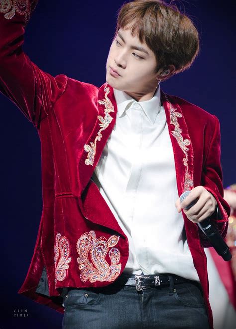 Foto Bahu Lebar Dari Jin Bts Yang Sangat Seksi Jurnal K Pop