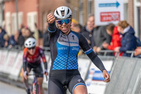 Drielse Sprinter Sofie Van Rooijen Verbaast Met Drie Podiumplaatsen In
